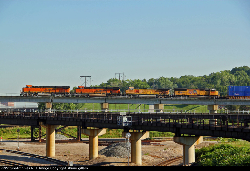 BNSF 6535 Runs a Wb stack train up the high line!!